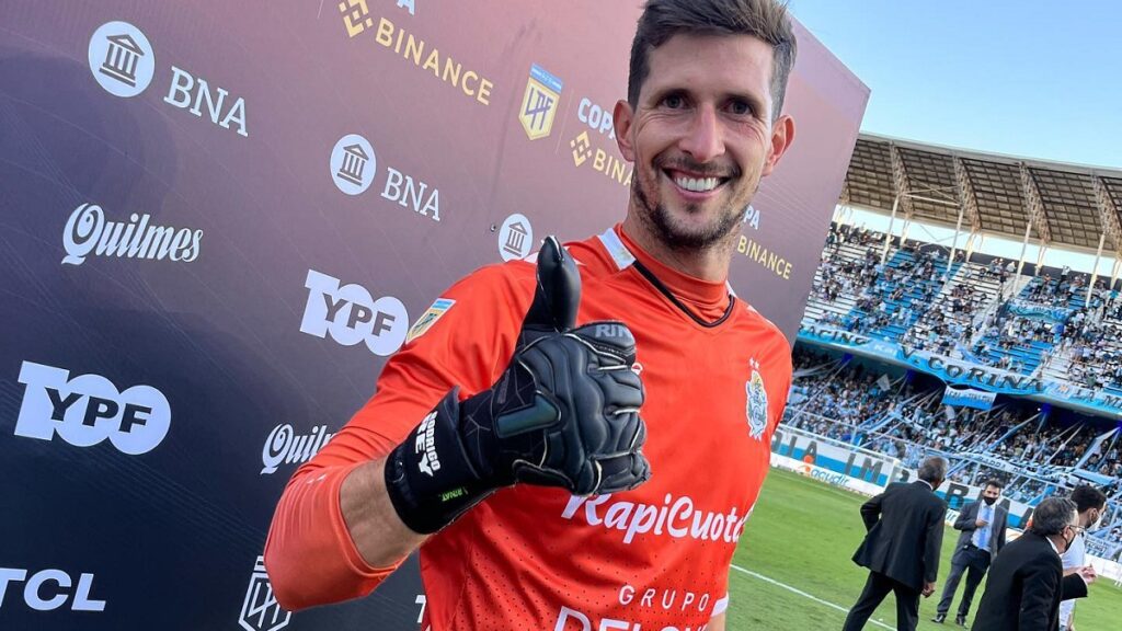 ¿Sucesor de Armani? Rodrigo Rey: el arquero figura del fútbol argentino ...