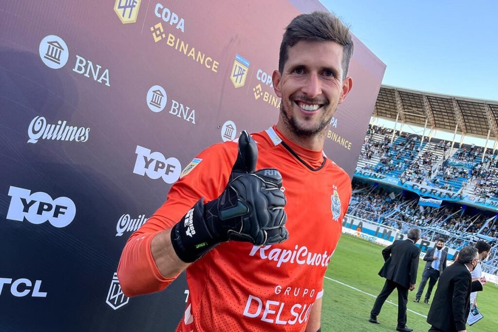 ¿Sucesor de Armani? Rodrigo Rey: el arquero figura del fútbol argentino ...