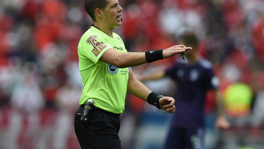 La Liga Profesional confirmó la terna arbitral para River vs Barracas ...