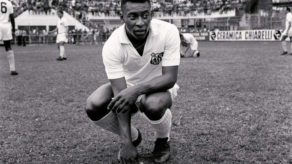 El día que Pelé frenó una guerra en África para que lo vieran jugar ...