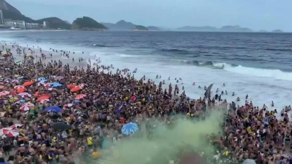 Video: el espectacular banderazo de los hinchas de Boca en Rio de ...