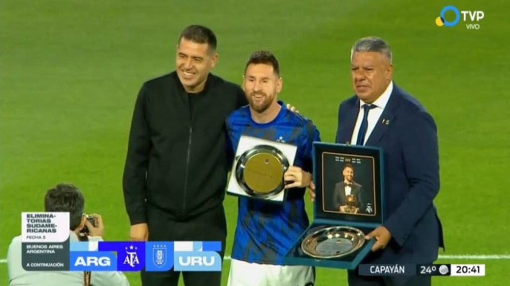 Video: el homenaje de la AFA a Lionel Messi y el Dibu Martínez - El ...