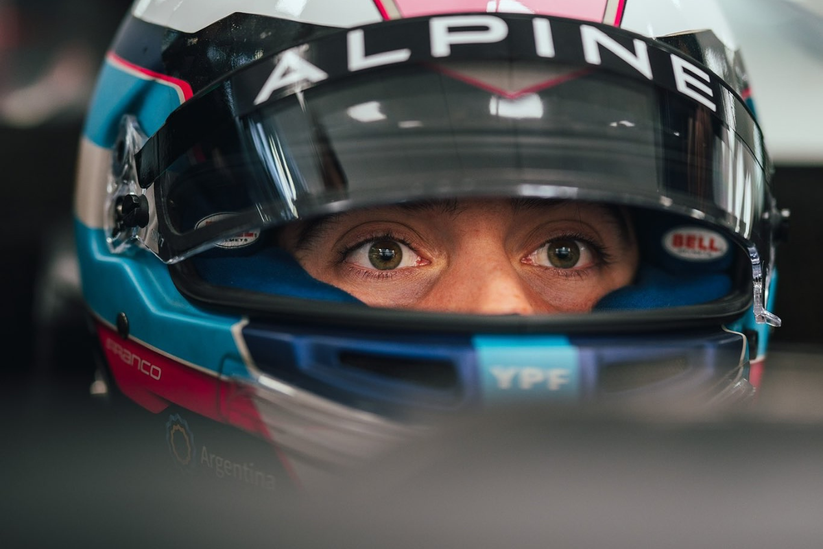 ¡Buzo y casco nuevos! Las primeras imágenes de Franco Colapinto vestido ...